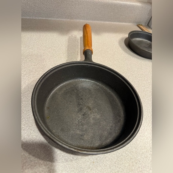 Source Unknown | Kitchen | Vintage 8 Inch Cast Iron Skillet With Wood ...